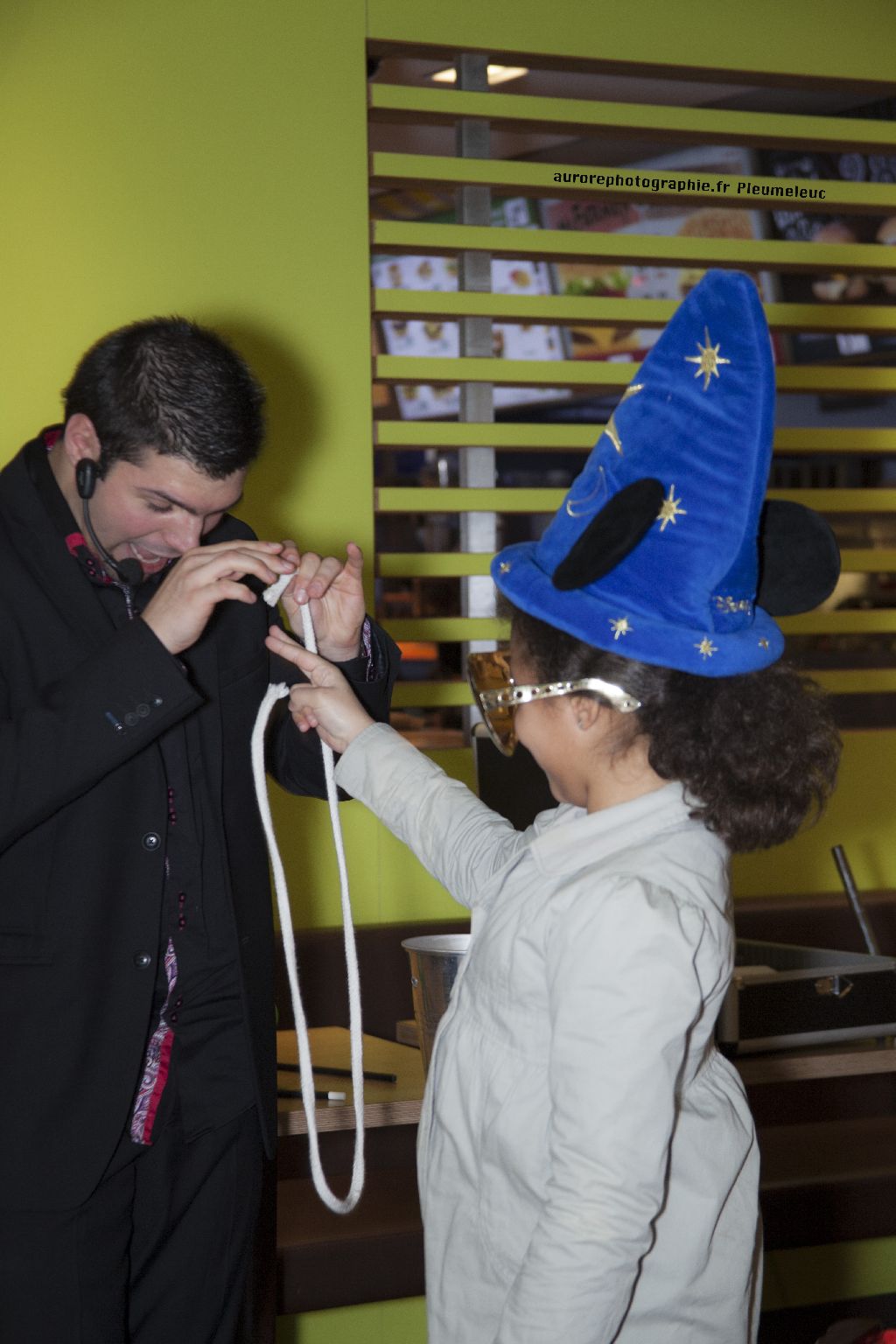 Spectacle de magie - magicien enfants - spectacle McDo - Magie Magicien ...
